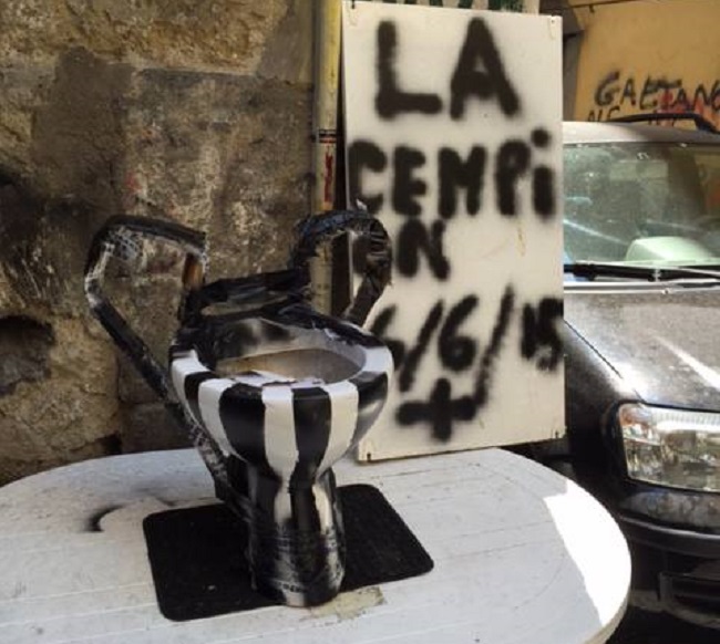 Sfottò anti-Juve, water a forma di Champions nei Quartieri Spagnoli