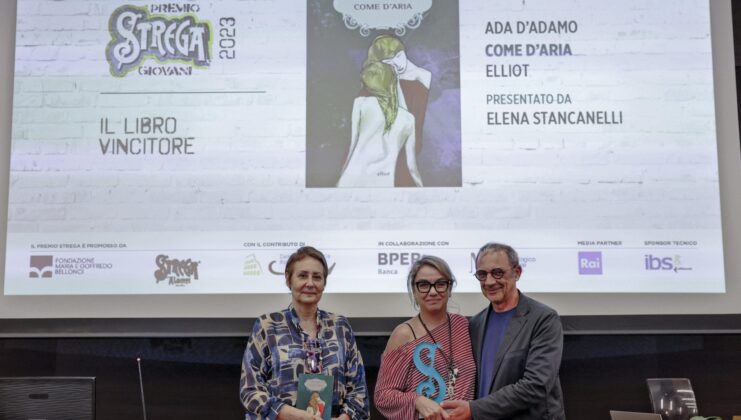 Strega Giovani, vince Ada d'Adamo con "Come d'aria" | ROAD TV ITALIA