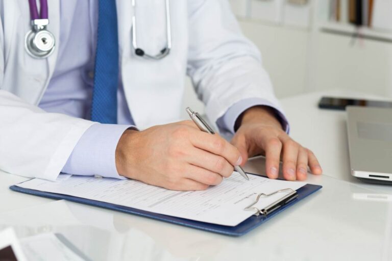 Qual è lo stipendio di un medico di base: guadagni stellari ogni mese ...