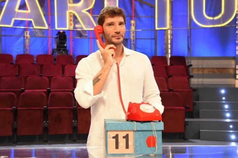"Me ne vado". De Martino lascia improvvisamente lo studio di Affari ...